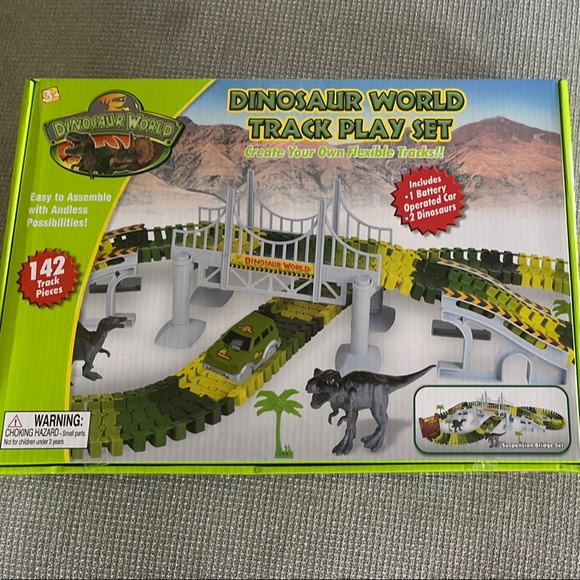 Dinosaur World | Toys | Dinosaur World Track Play Set Green And Yellow ...